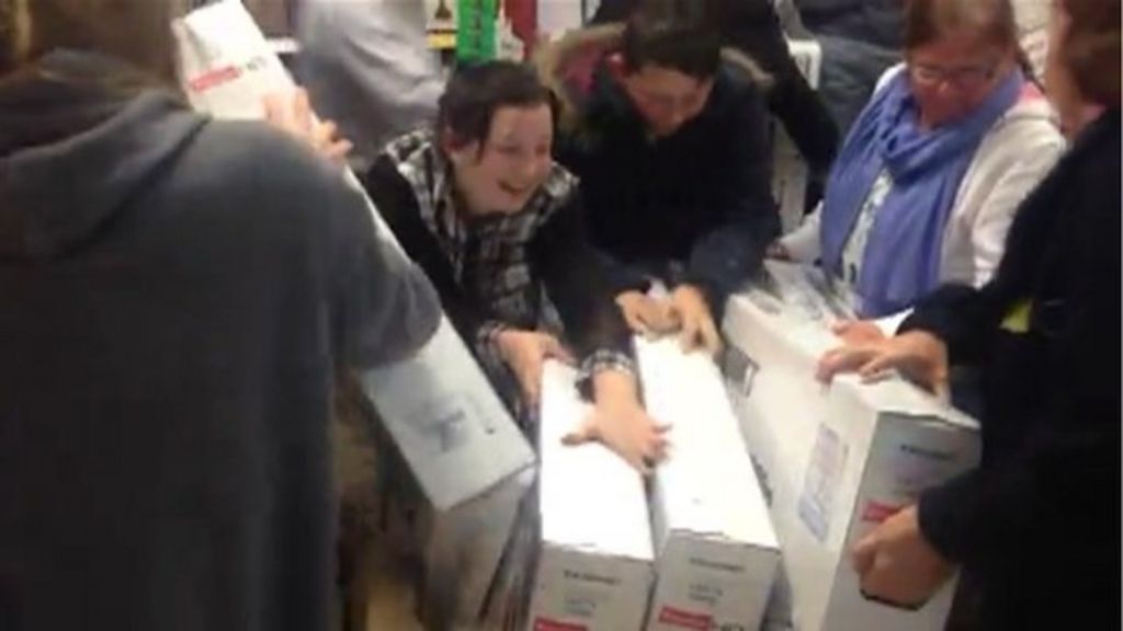 'Black Friday madness' in Stevenage - BBC News