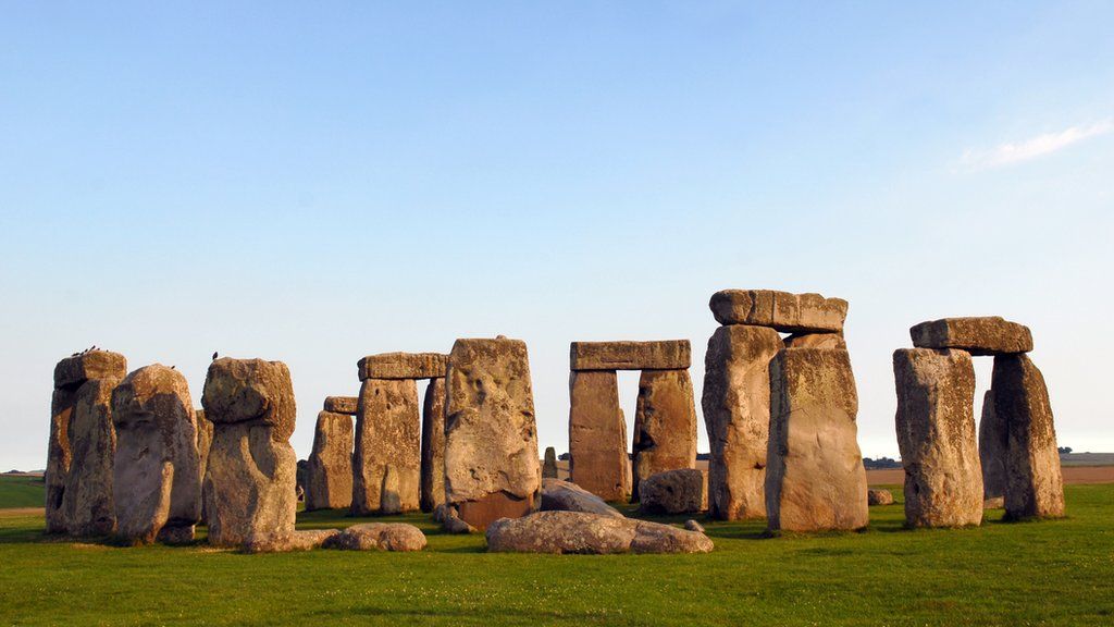 Stonehenge tunnel 'must protect landscape' - BBC News