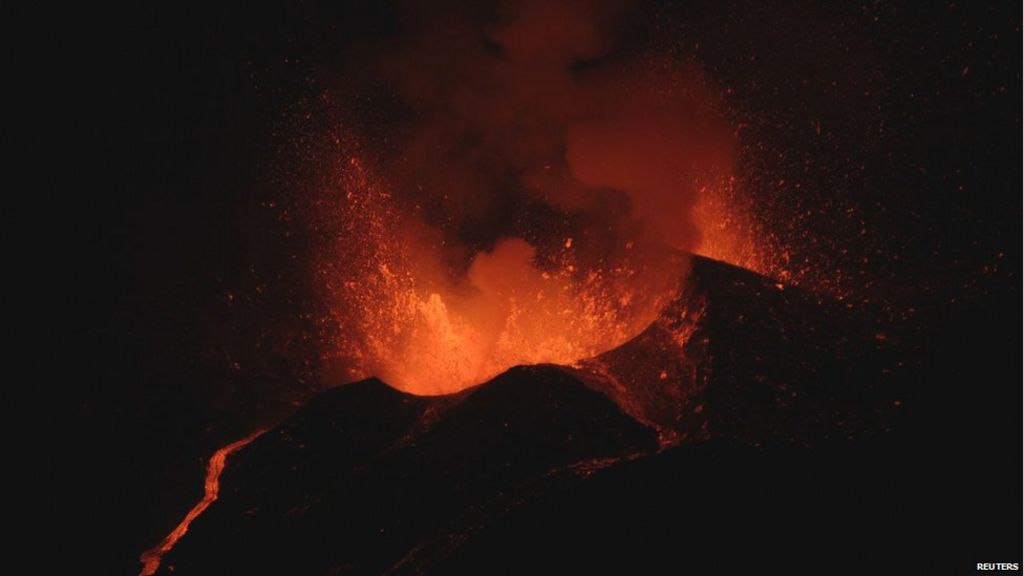 In pictures: Pico do Fogo volcano in Cape Verde erupts - BBC News