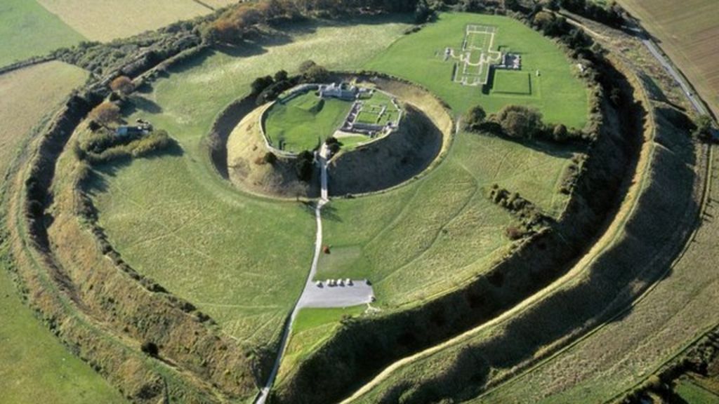 Old Sarum archaeologists reveal plan of medieval city - BBC News