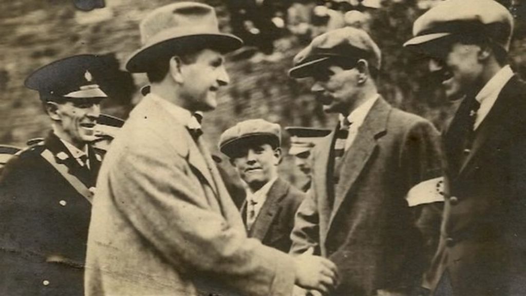 WW1 conscientious objector Morgan Jones MP 'hero' - BBC News