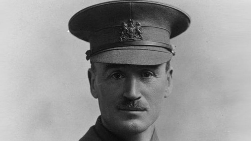 Israel reburies ashes of British WW1 commander - BBC News