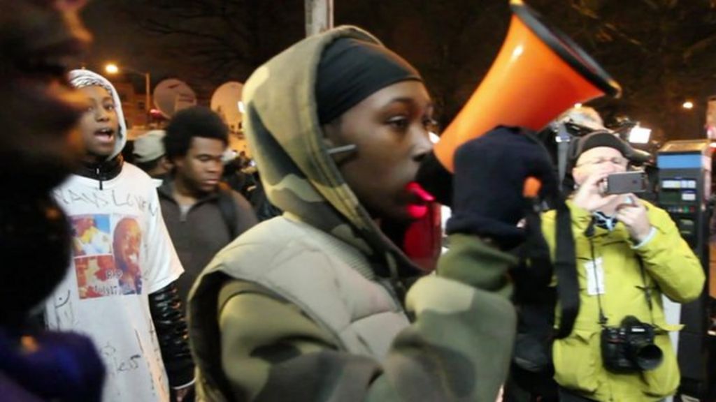 Eric Garner: Staten Island protest at grand jury decision - BBC News