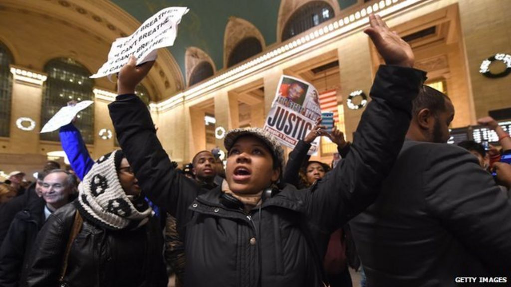 Eric Garner death: Second night of protests in US cities - BBC News