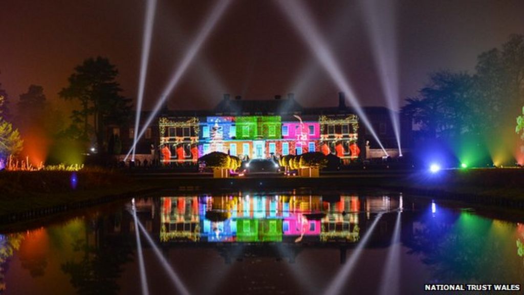 Wrexham's Erddig Hall lights up the night for festive season - BBC News