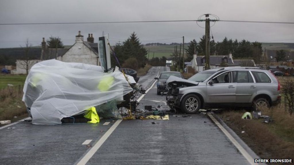 Woman dies following Aberdeenshire car crash - BBC News