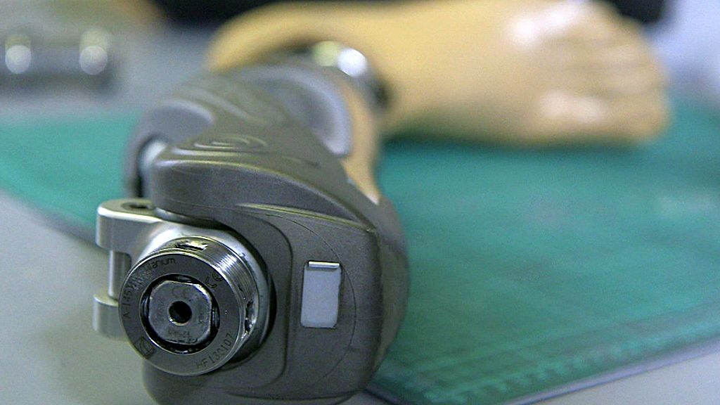 Bespoke prosthetics designed with motion capture - BBC News