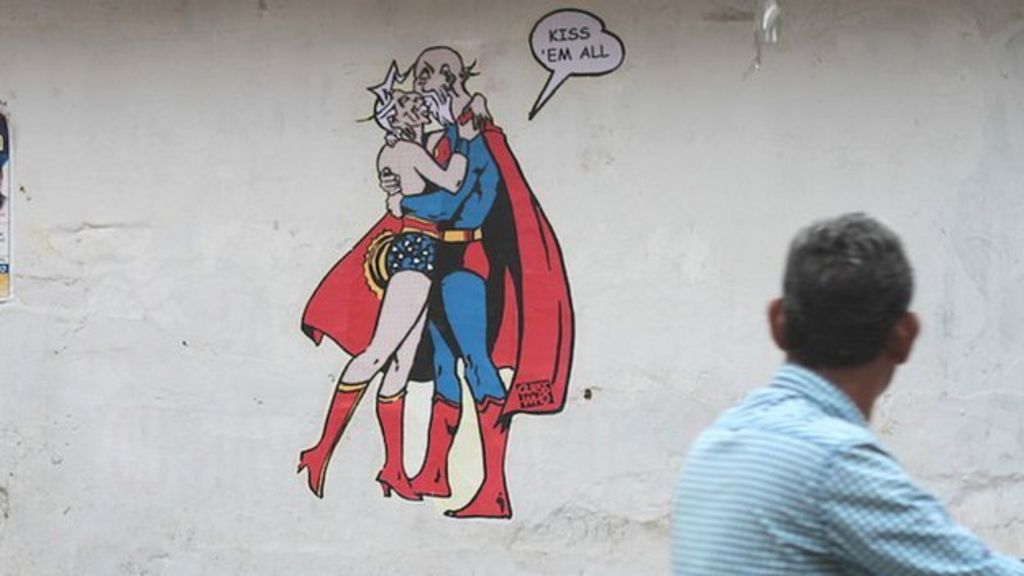 India's 'Banksy' behind provocative graffiti - BBC News