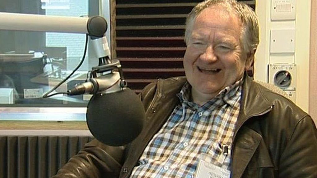 Singer Dafydd Iwan says no need to ban anthem Delilah - BBC News