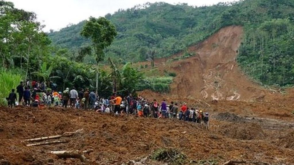 Indonesia landslide: Many missing in Java - BBC News