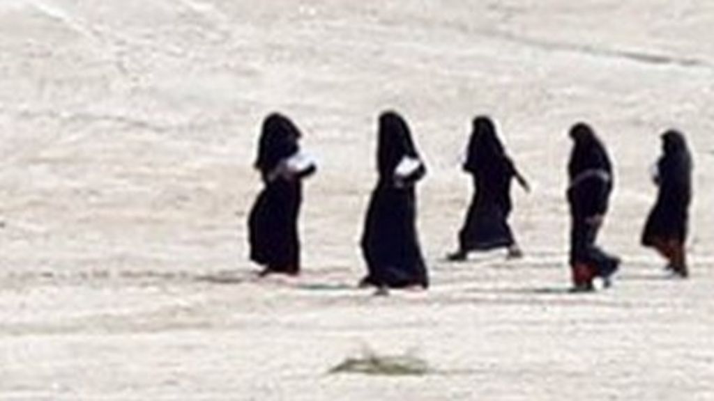 Yemen kills 'al-Qaeda militants disguised as veiled women' - BBC News