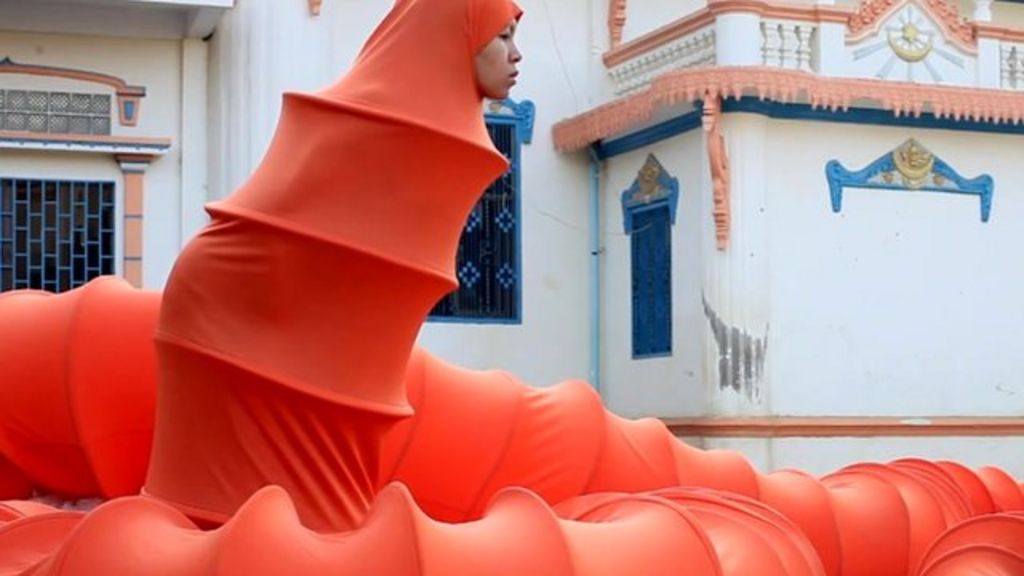 Performance artist's 'Buddhist bug' questions differences - BBC News