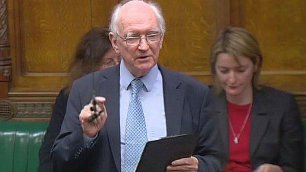 Ex-Swansea MP Alan Williams dies - BBC News