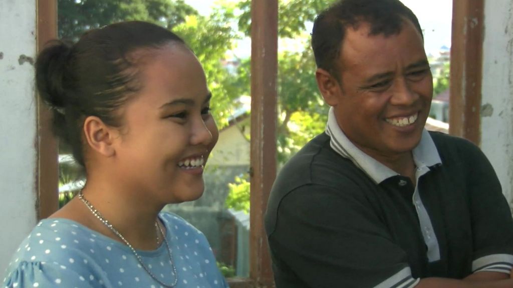 Indian Ocean tsunami anniversary: Survivors reunited - BBC News