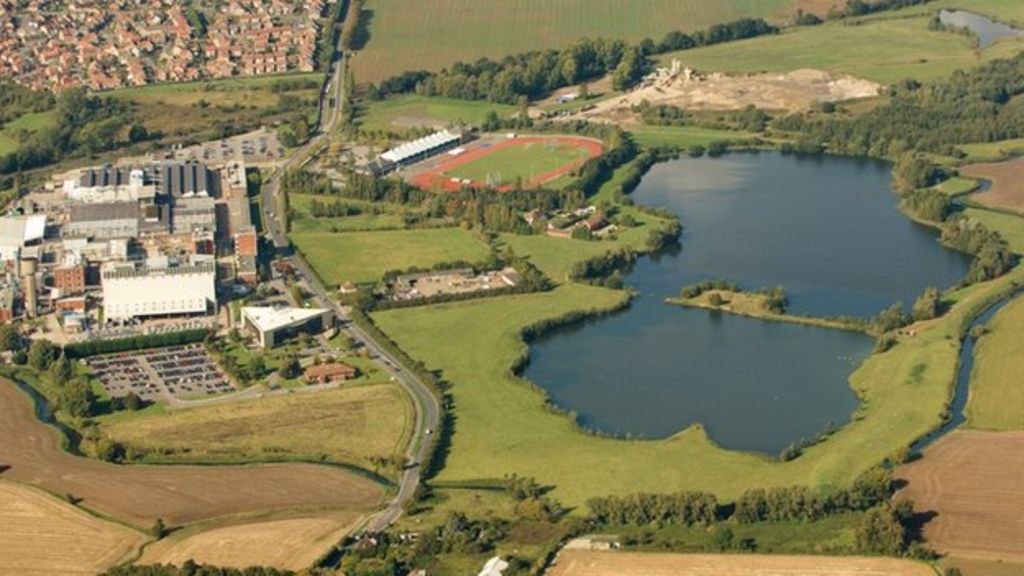 Conningbrook Lakes country park to open in spring - BBC News