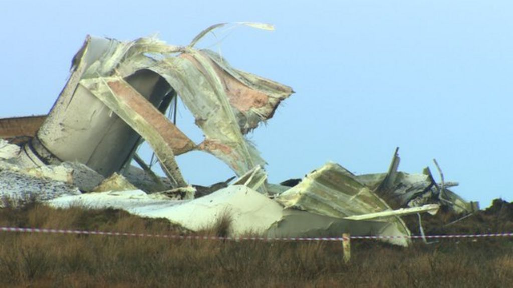 80-metre wind turbine collapses in Northern Ireland - BBC Newsround