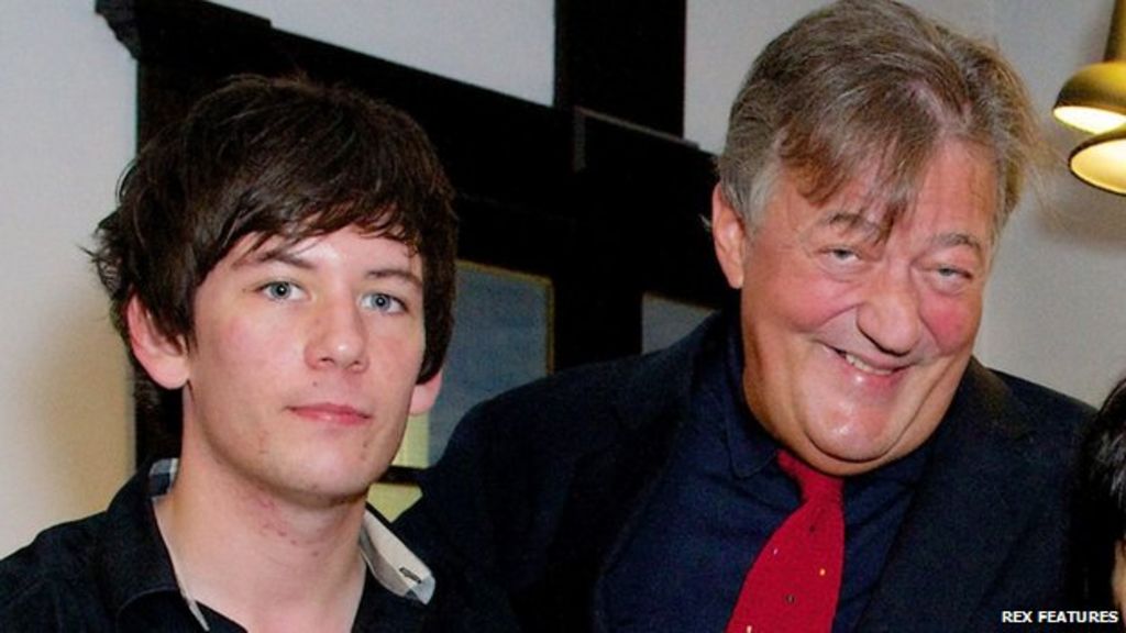 Stephen Fry to marry partner Elliott Spencer - BBC News