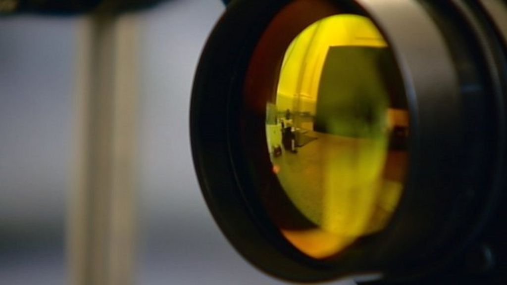 Researchers use light rays to connect to the internet - BBC News