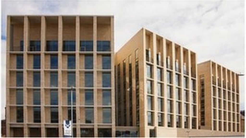 Dundee City Council outlines potential budget cuts - BBC News