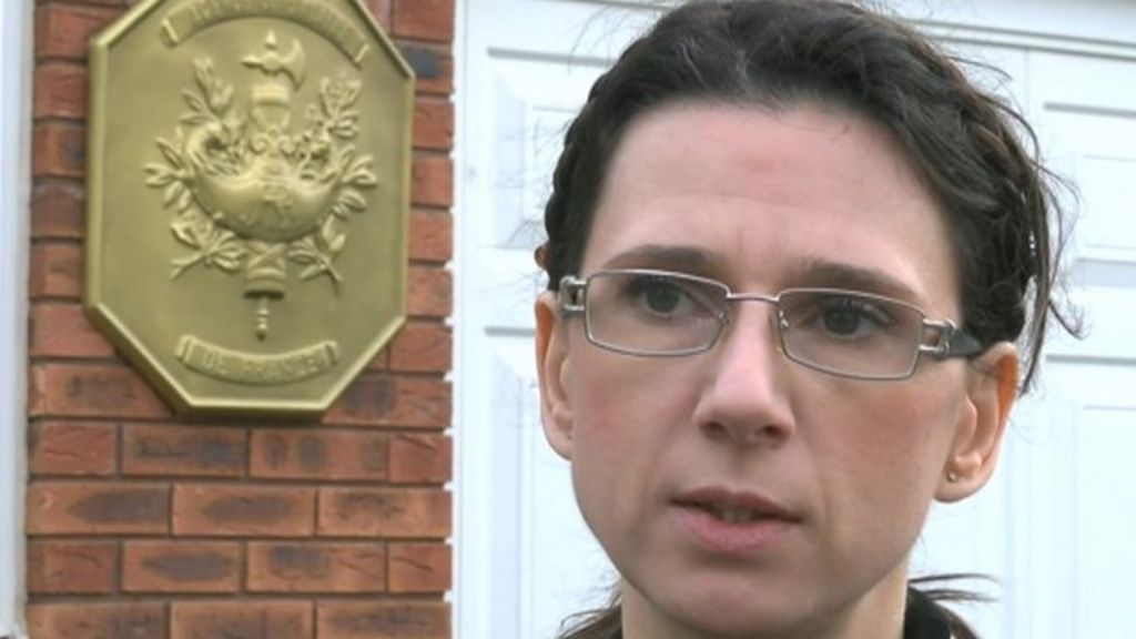 Attacks vigil in Cardiff 'shows defiance against terror' - BBC News