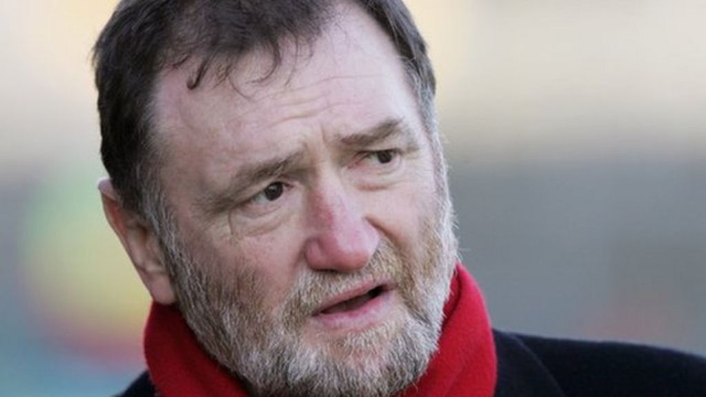 Everybody loved Ray Gravell, says actor playing rugby legend - BBC News