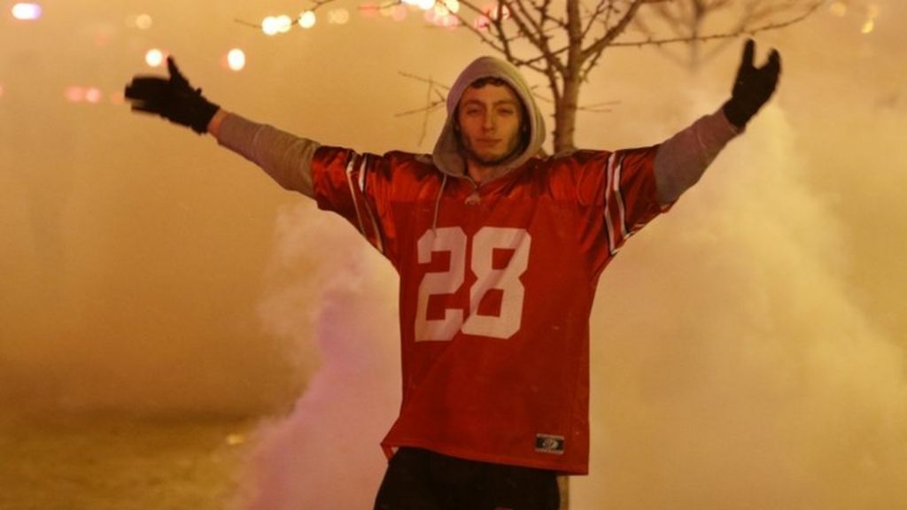Police use tear gas, pepper spray to clear Ohio State fans - BBC News
