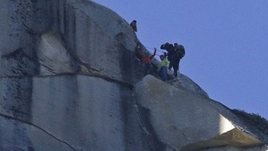 Free climbers reach El Capitan peak and make history - BBC News