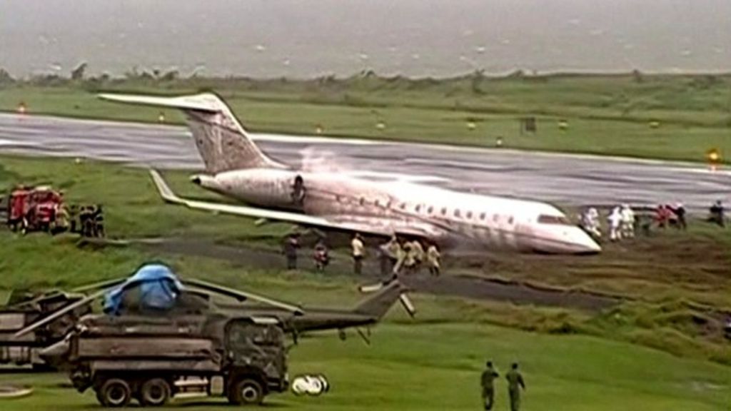 Philippines plane misses runway after Pope departs - BBC News