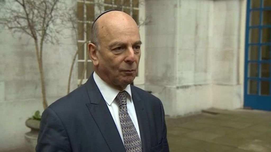 'Very difficult' to stop anti-Semitism, Jewish leader says - BBC News