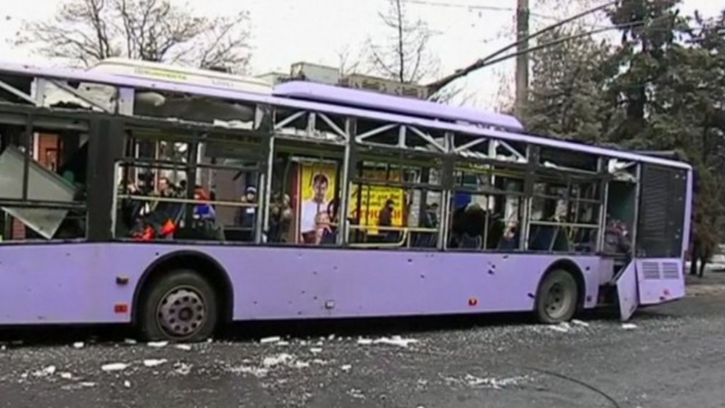 Ukraine crisis: Shell hits Donetsk trolleybus - BBC News
