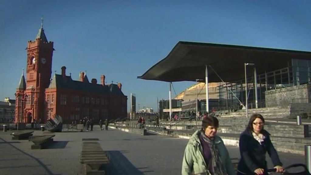 Extra 20 Welsh Assembly Members 'could cost £9m more' - BBC News