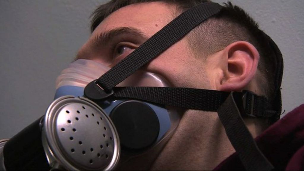 War hero's Ben Parkinson's pioneering brain treatment - BBC News