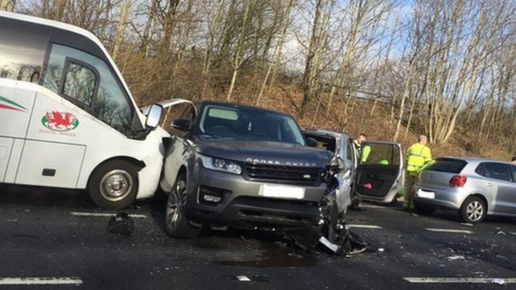 M4 Cardiff crash: 'Carnage - that's what I found' - BBC News