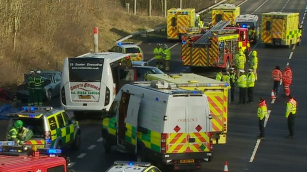 M4 Cardiff crash: Coach firm praise for those who helped - BBC News