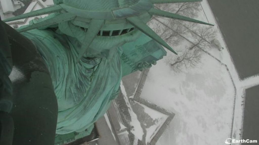 US snow: Statue of Liberty time-lapse - BBC News