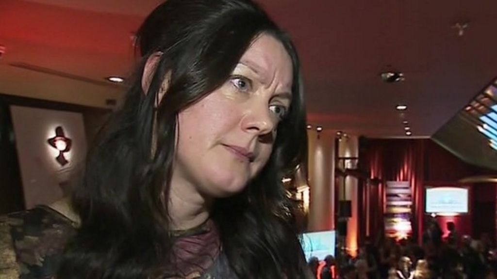 H is for Hawk author: 'I didn't think anyone would read it' - BBC News