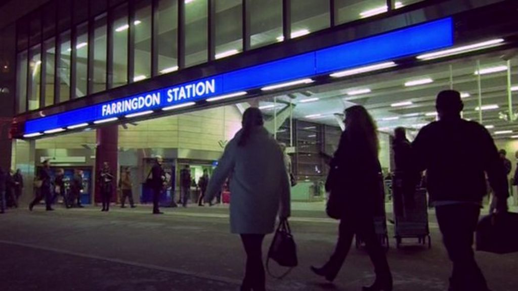 Farringdon tunnel flood causes further Thameslink delays - BBC News