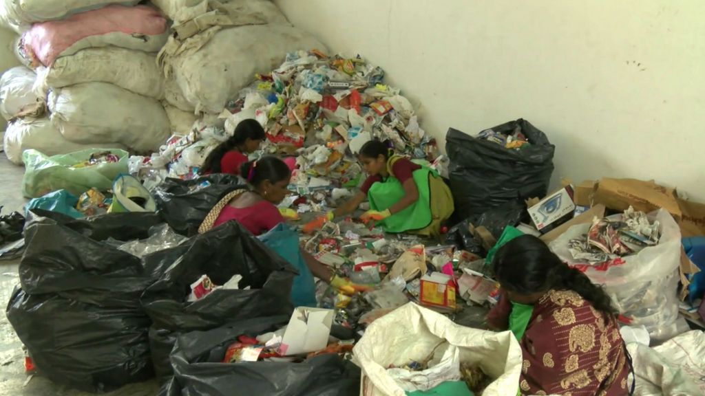 Can technology help clean up India's waste problem? - BBC News