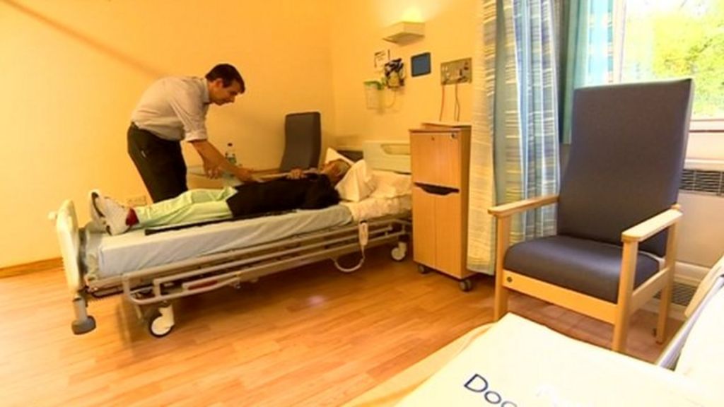 Hospital 'bed blockers' helped to get home - BBC News
