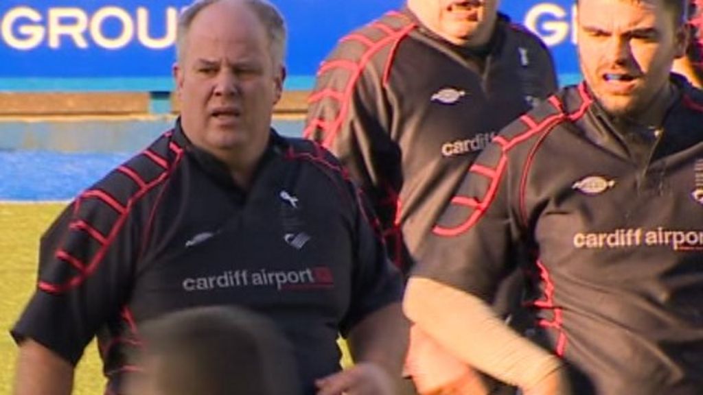 Six Nations warm-up sees Tory leader tackle rugby rivals - BBC News