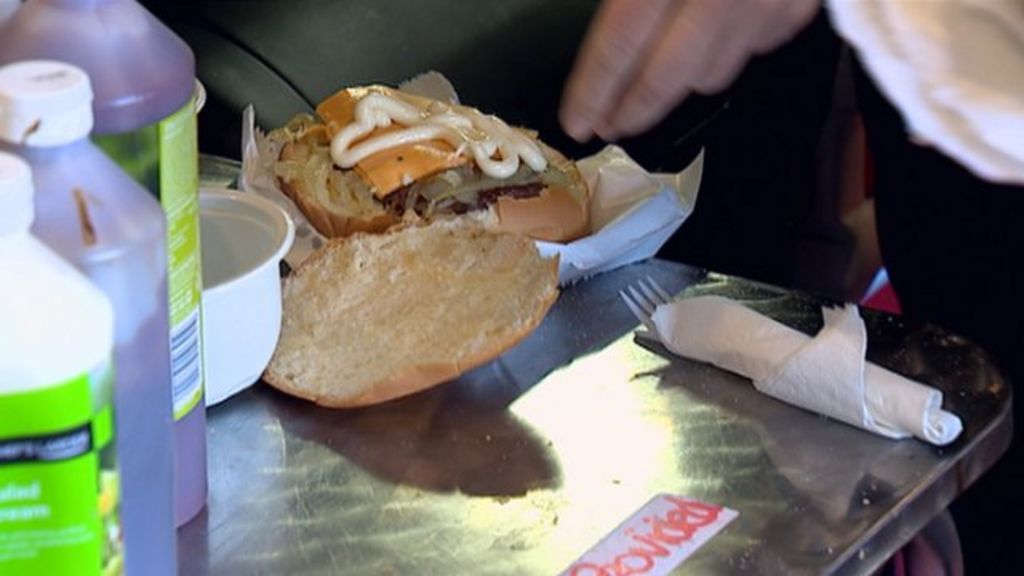 Research suggests fatty foods warning is a distraction - BBC News