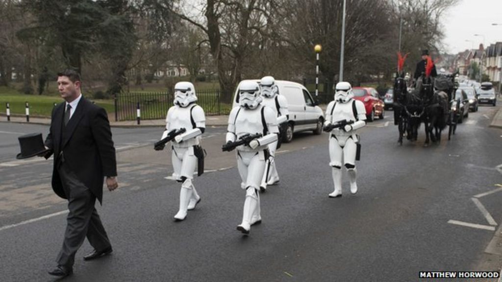 Storm troopers give guard of honour at funeral - BBC News