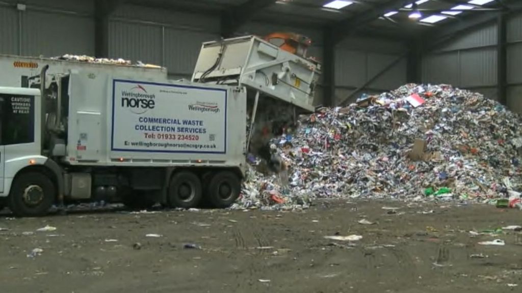 Wellingborough council clamps down on bad recycling - BBC News
