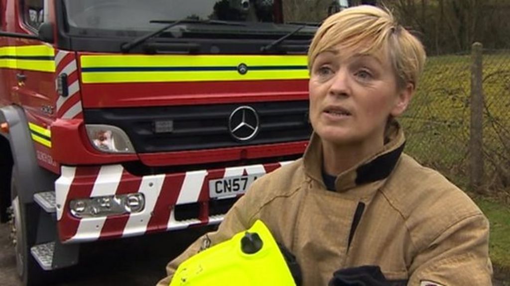 Firefighter Suzanne Parry urges more women to sign up - BBC News
