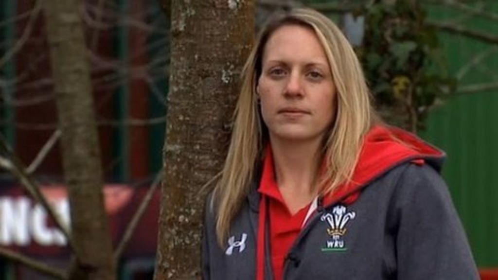 Sport Wales: Rebecca Rowe swaps rowing for rugby - BBC Sport