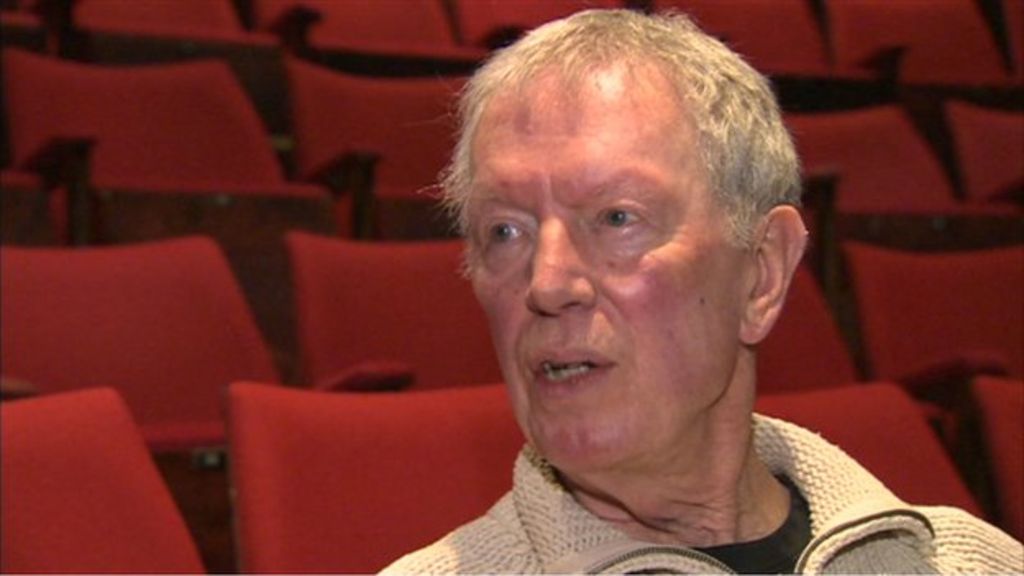 Terry Hands: 'Gormod o gyfrifwyr yn rhedeg theatrau' - BBC Cymru Fyw