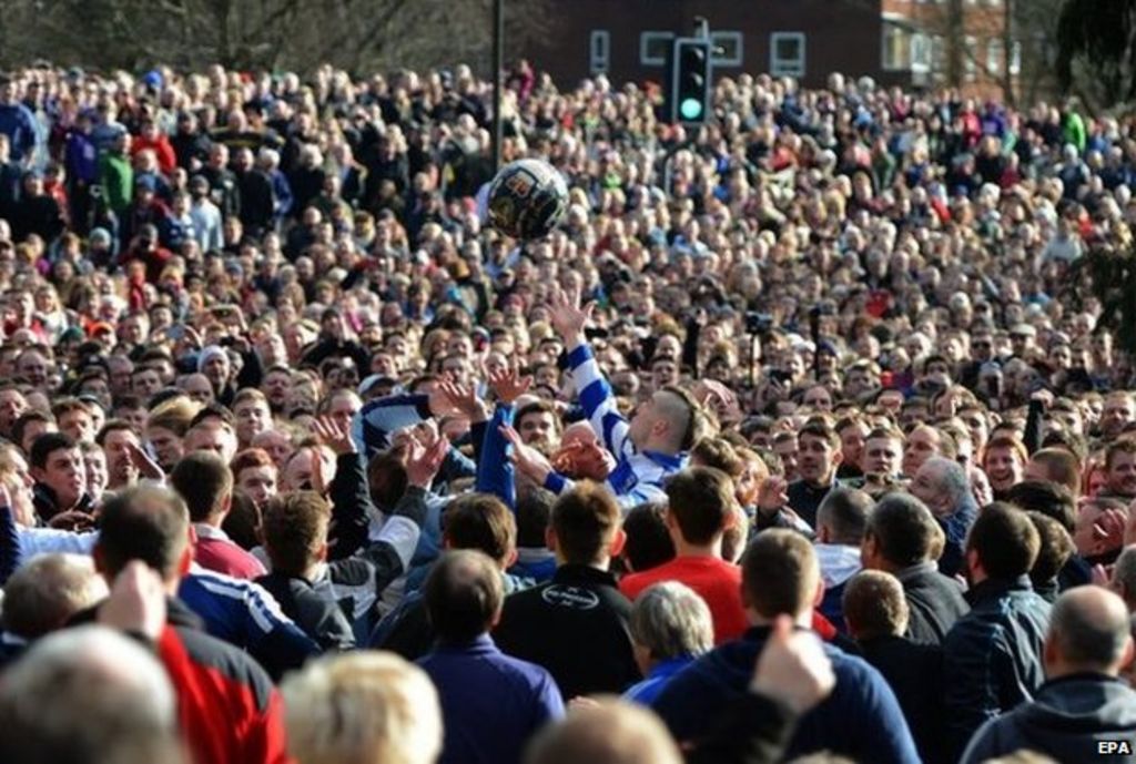 Up'ards lead Ashbourne's famous Shrovetide Football game - BBC News