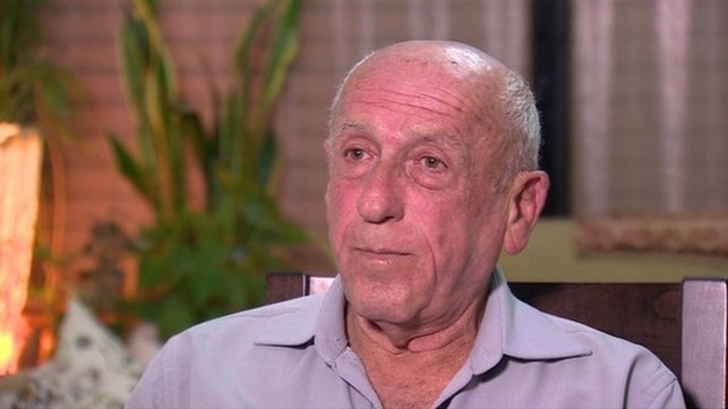 Auschwitz survivor looking for twin not seen since 1945 - BBC News