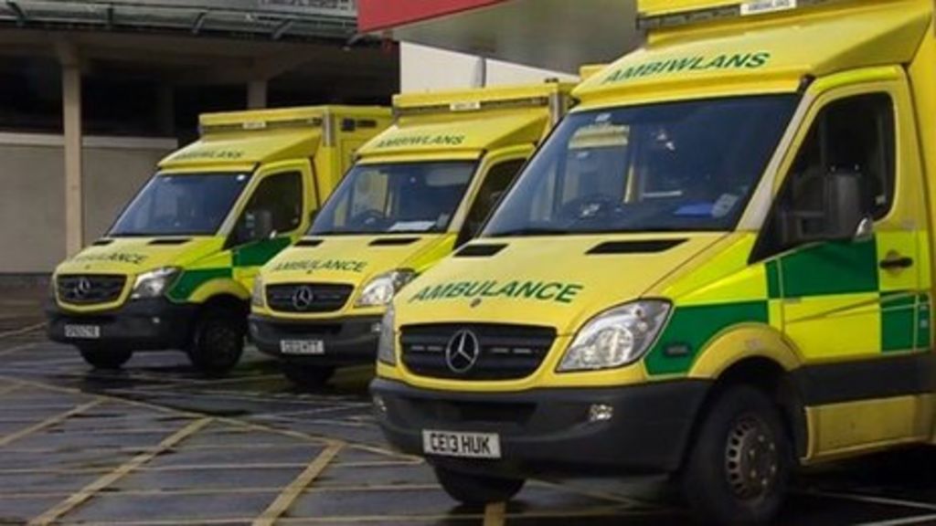 Welsh Ambulance boss says 999 targets need rethink - BBC News