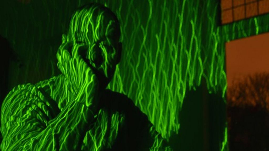 Halfway point in 24-year photo project - BBC News